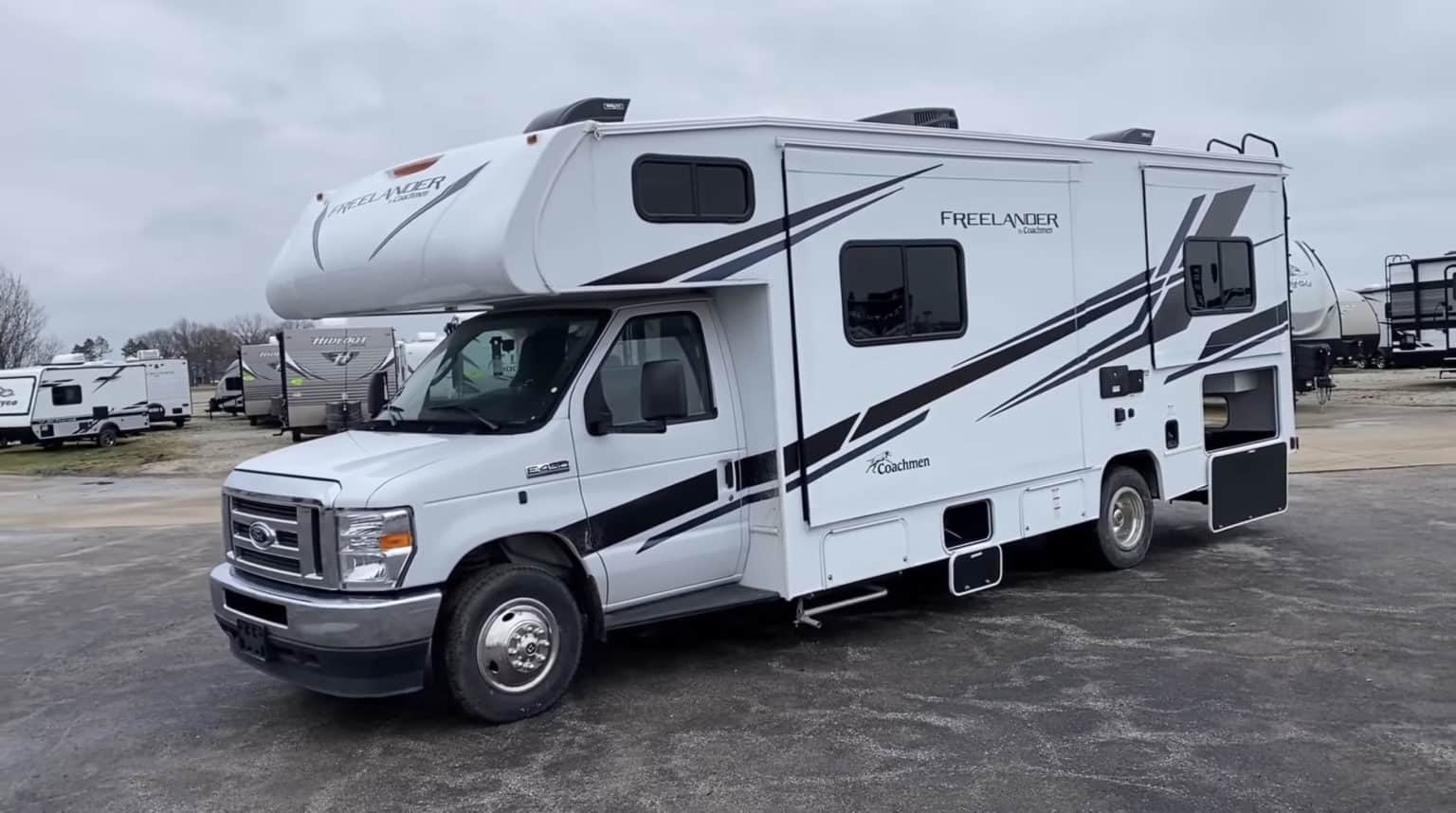 RV Review: 2022 Coachmen Freelander 26DS – small but spacious - RV Travel