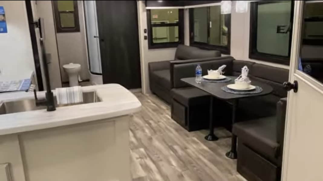 RV Review: 2023 Jayco Eagle HT 320FBOK—spaaaacious - RV Travel