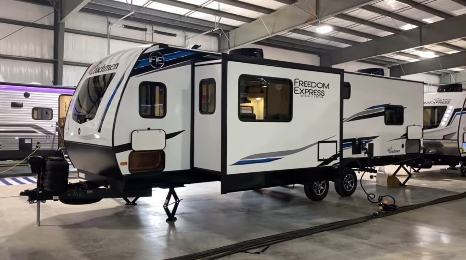 Sneak preview: Coachmen Freedom Express 298FDS – counter and storage ...