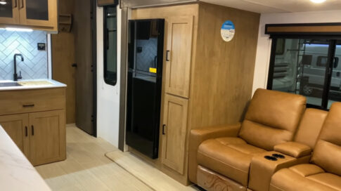 Sneak preview: Coachmen Freedom Express 298FDS – counter and storage ...