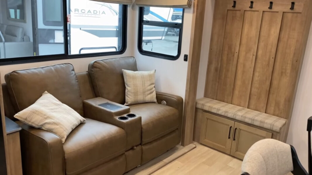 Wow windows—Keystone Arcadia 246SLRK fifth wheel - RV Travel