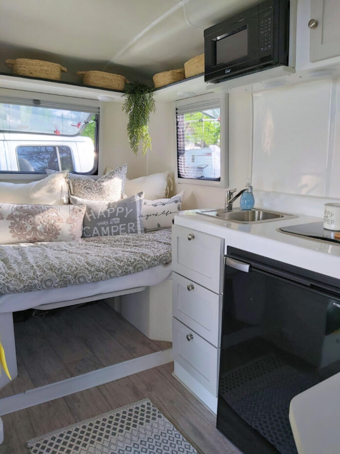 The L'air Trillium Heritage is a small fiberglass egg trailer with a ...