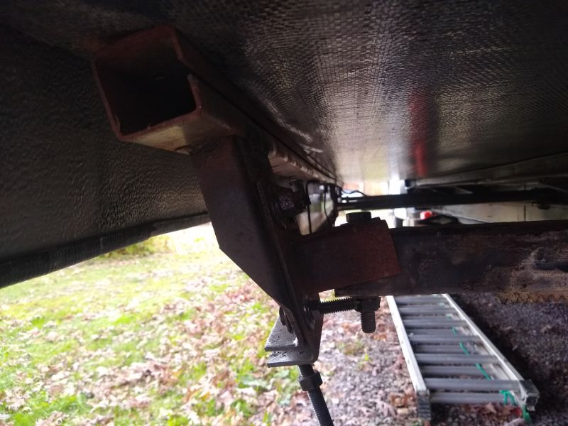 Can you figure out what's wrong with this through-frame slide-out? - RV ...