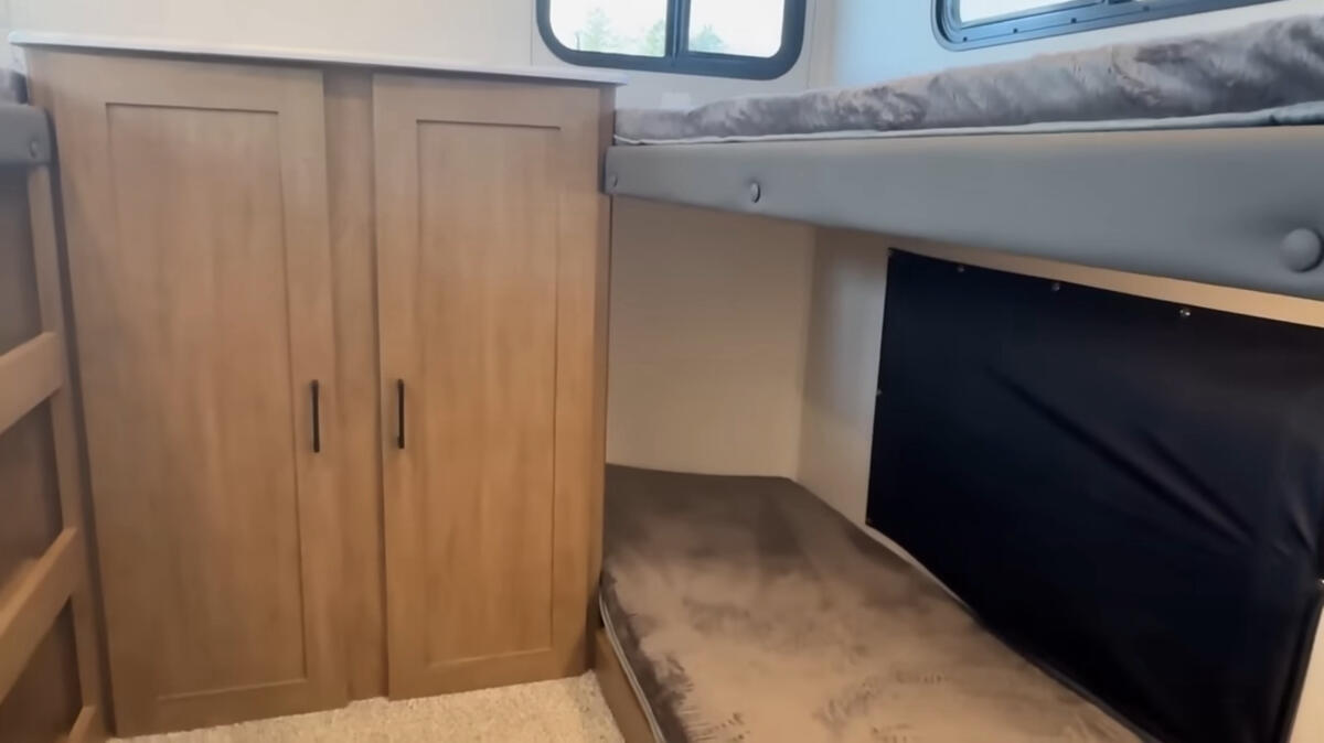 2024 Coachmen Freedom Express Ultra Lite 292BHDS has a surprising ...
