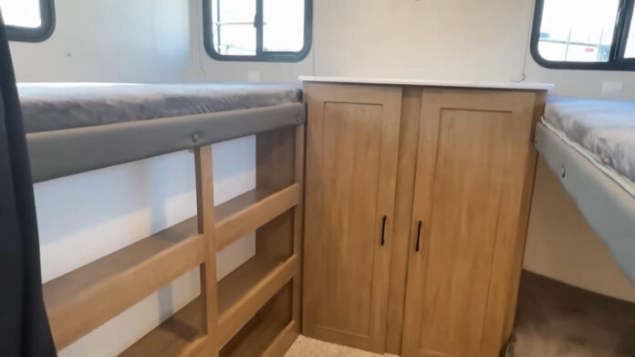 2024 Coachmen Freedom Express Ultra Lite 292BHDS has a surprising ...