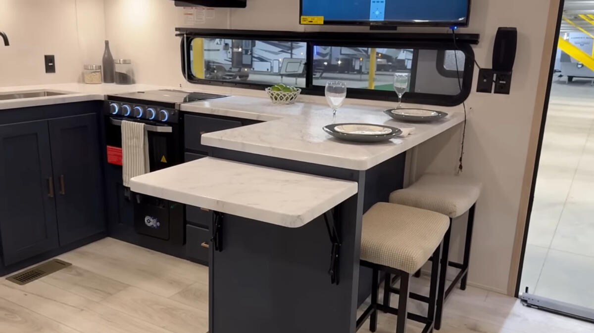 RV review: 2025 Prime Time RV Avenger 25MKO—Now that's a great idea ...