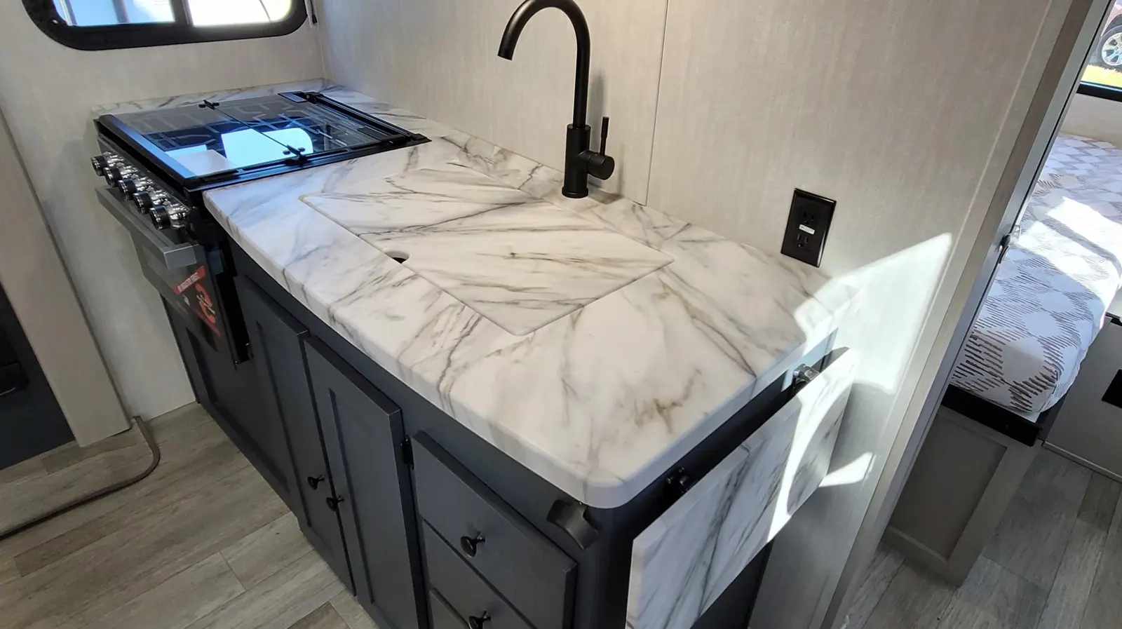 RV review: Let's party in the 2025 Coachmen Apex Ultra-Lite 242BARV ...