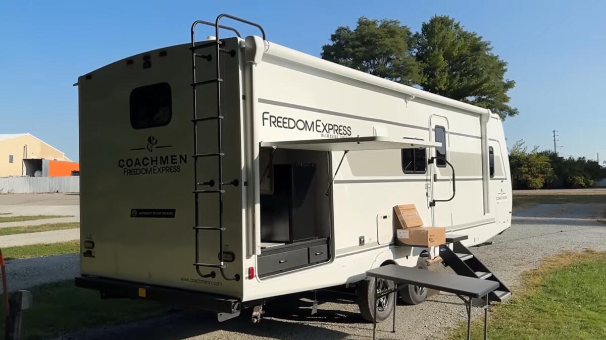 RV review: 2025 Coachmen Freedom Express 252RBS—tall people welcome ...