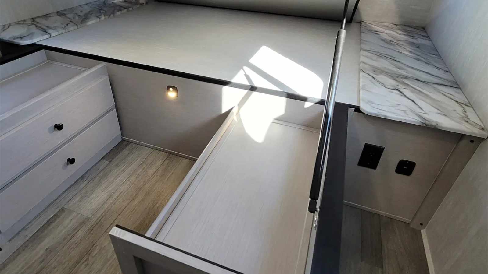 RV review: Let's party in the 2025 Coachmen Apex Ultra-Lite 242BARV ...