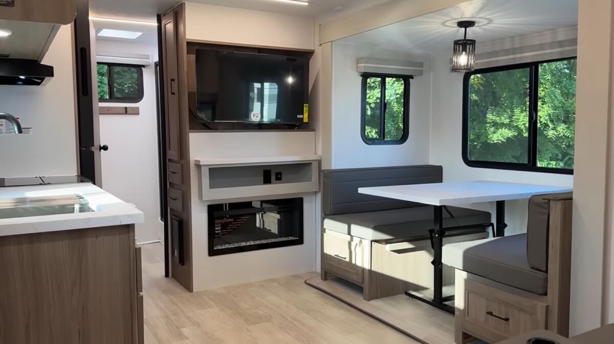 RV review: 2025 Coachmen Freedom Express 252RBS—tall people welcome ...
