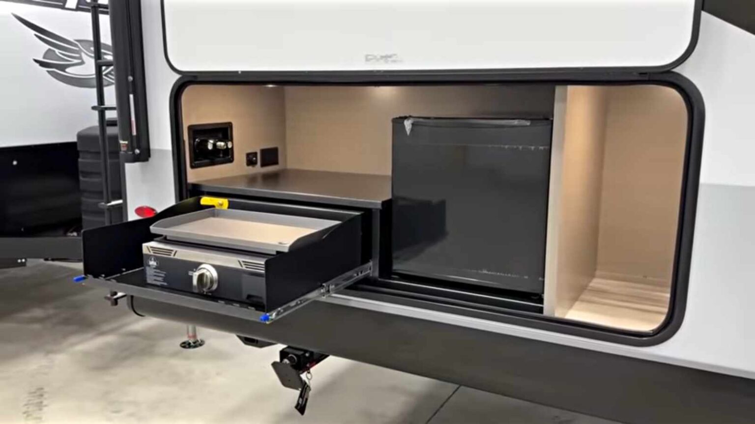RV review: 2025 Jayco Jay Feather 29QBH—big, very big, and spacious