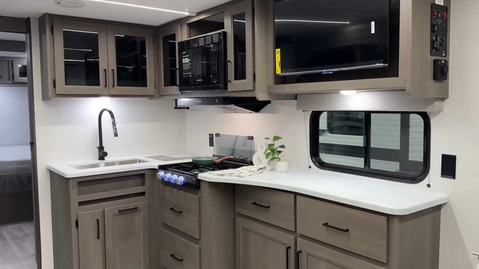 RV review: Grand Design Transcend 265BHT—More uses for bunk space