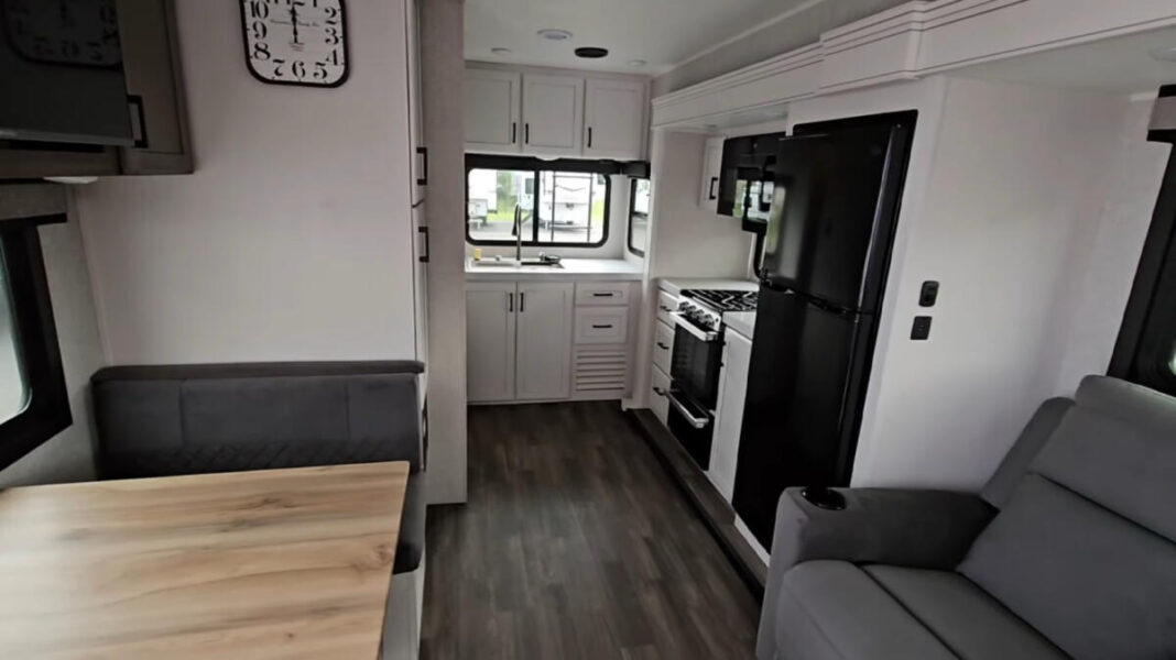 RV review: Jayco Eagle HT 230MLCS—small, affordable, and familiar?