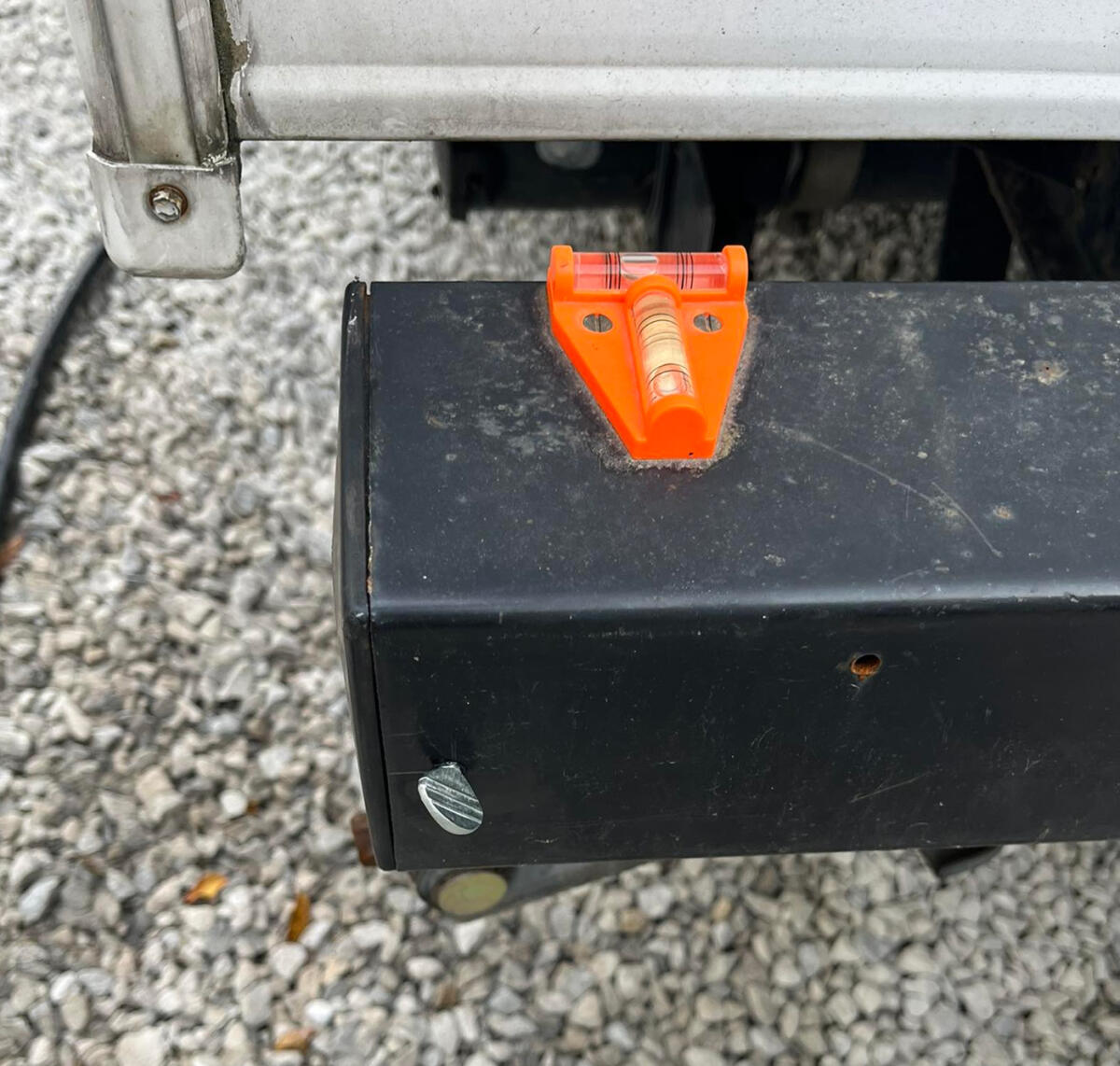 How to prevent sewer hose bumper plugs from falling off