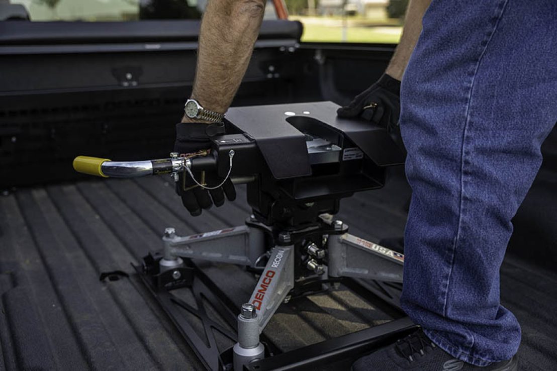 Demco Recon Stealth: The first foldable fifth wheel hitch